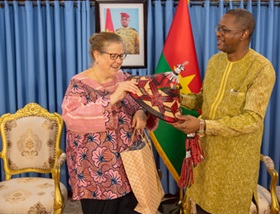 Coopération Burkina-Canada : l’ambassadeur Lee-Anne HERMANN fait ses ...
