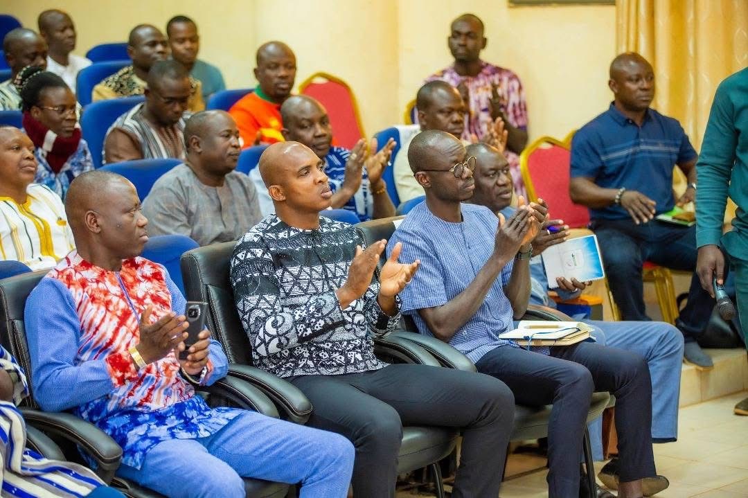 Rencontre du Ministre Roland SOMDA avec les Responsables des ...